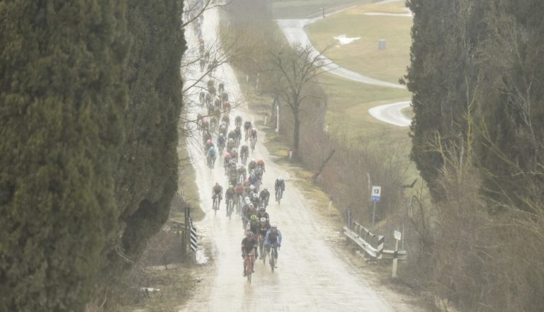 Strade Bianche 2024, le voci alla partenza: Albanese, Bardet, De la ...