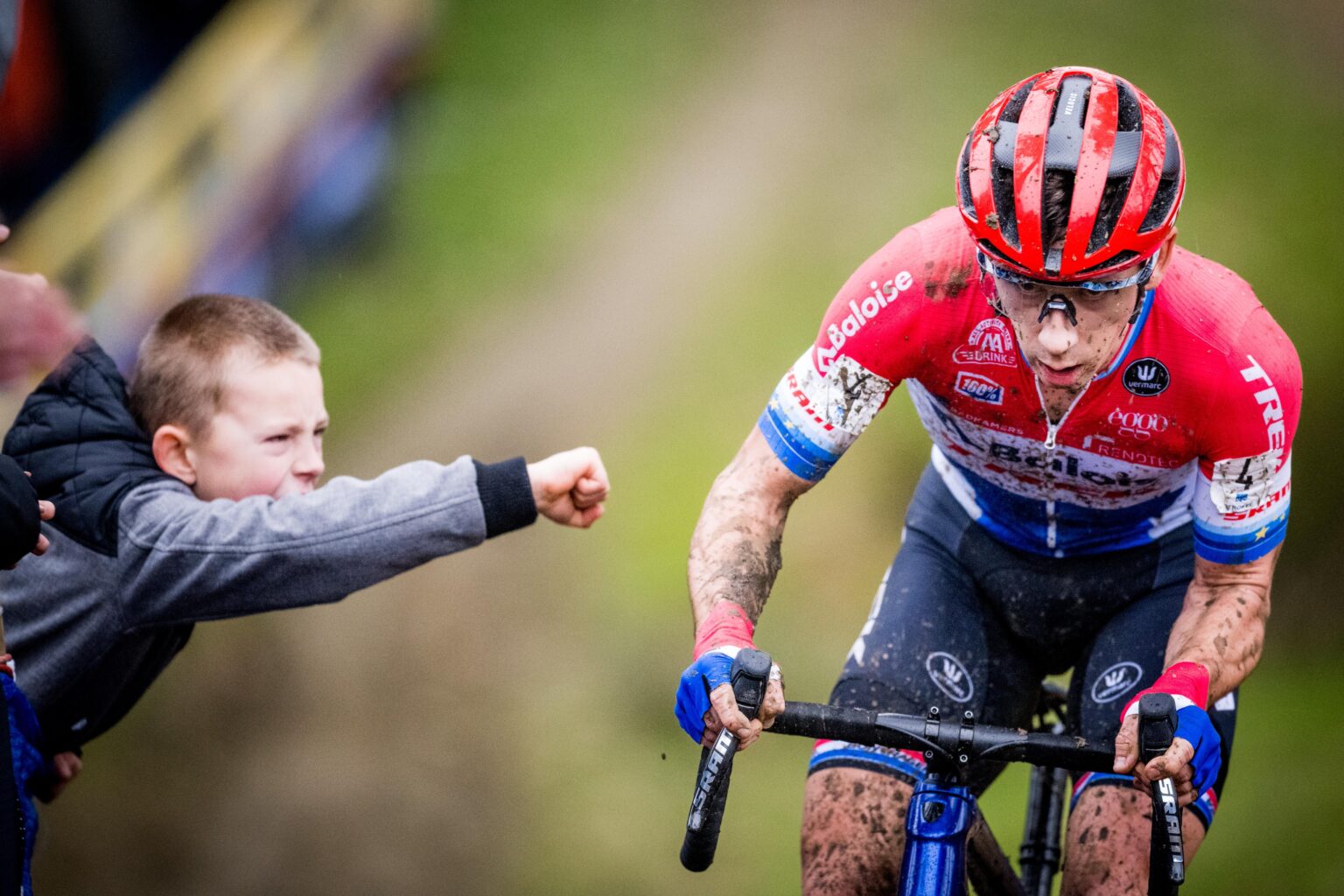 Superprestige, incredibile Lars Van der Haar: cade, rimette a posto la ...