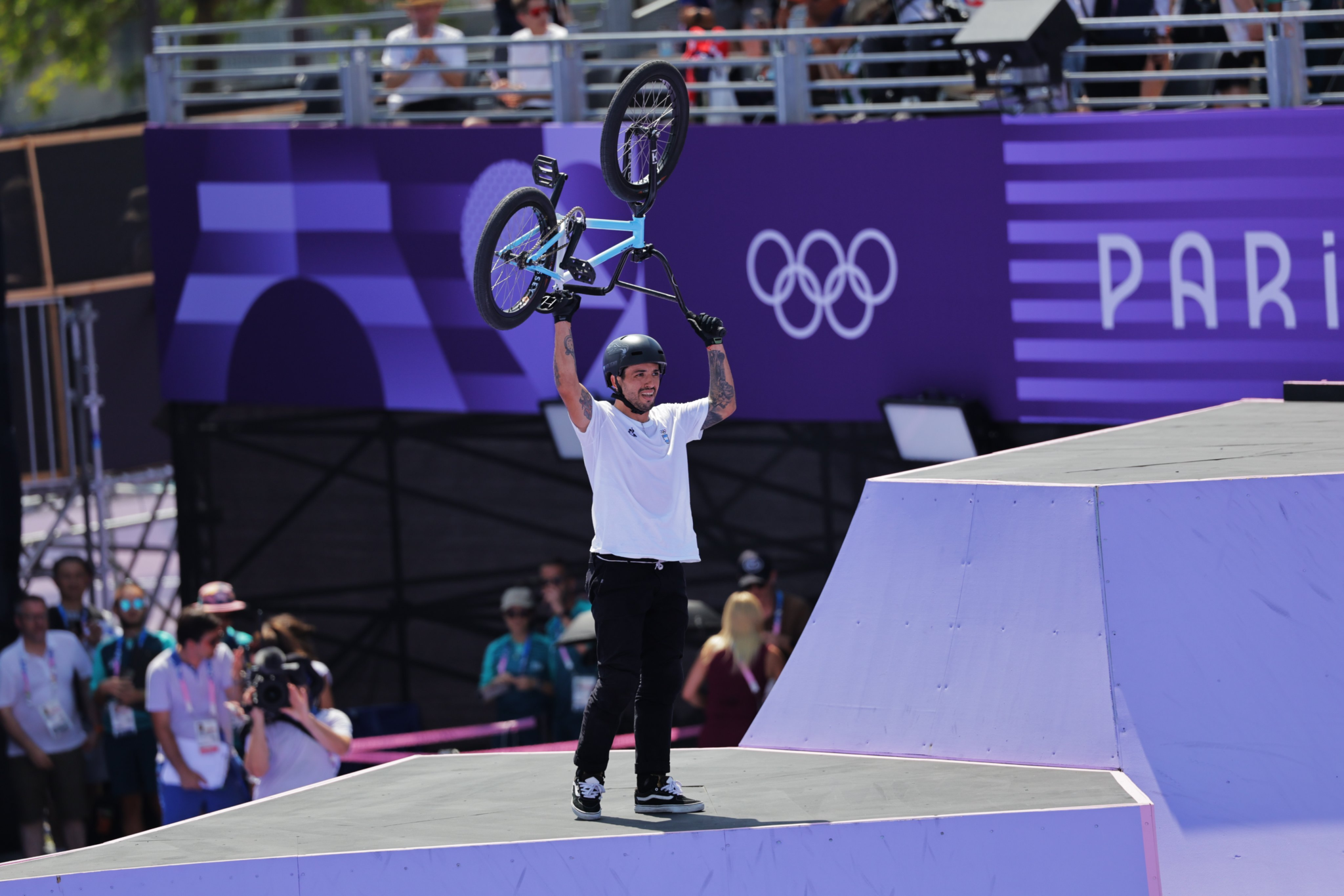 Parigi 2024, nella BMX freestyle maschile trionfa l'argentino José ...
