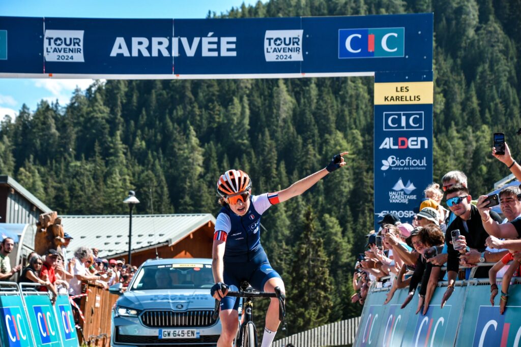 Tour de l'Avenir Femmes 2024, assolo vincente per la francese Marion ...