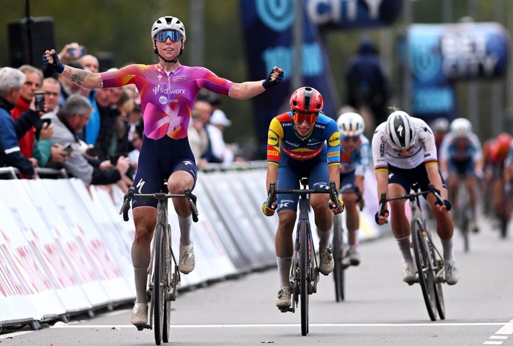 Simac Ladies Tour 2024, Lorena Wiebes supera di nuovo Elisa Balsamo - SpazioCiclismo