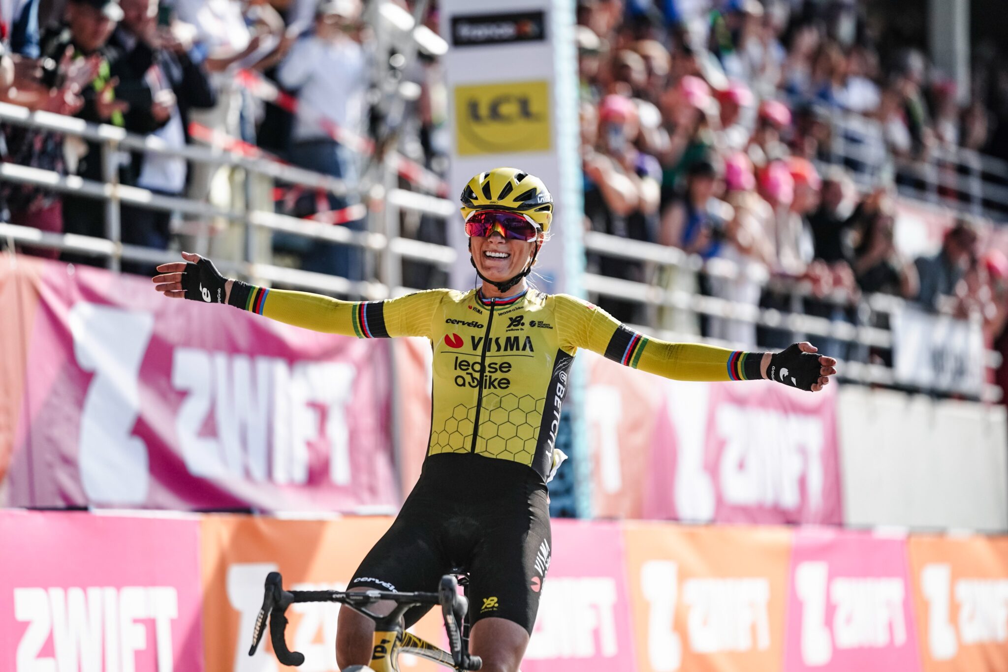 Parigi-Roubaix 2025, successo in solitaria di Pauline Ferrand-Prévot ...