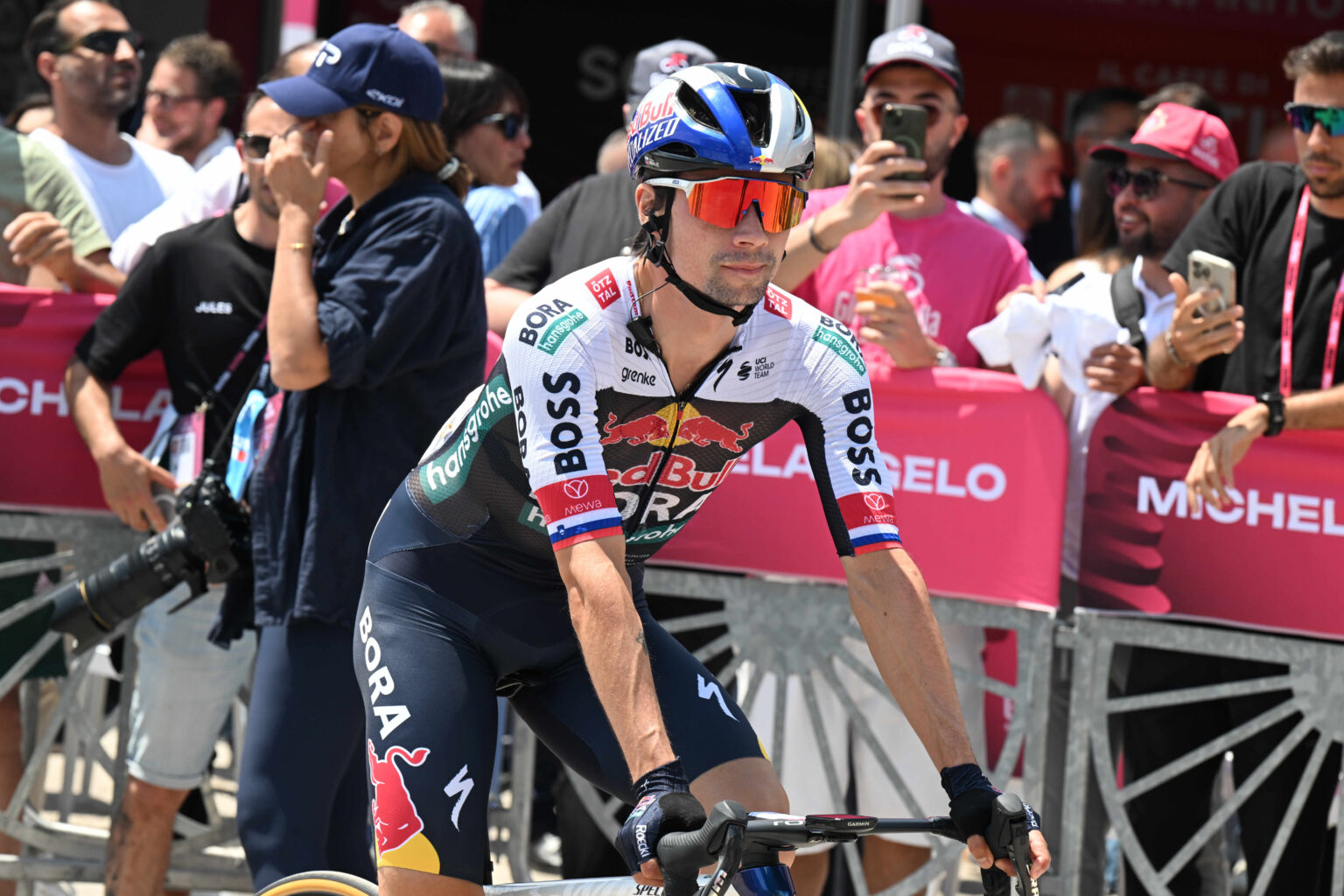 Giro d'Italia 2025, il ds Red Bull Patxi Vila spiega le mosse di Roglič ...