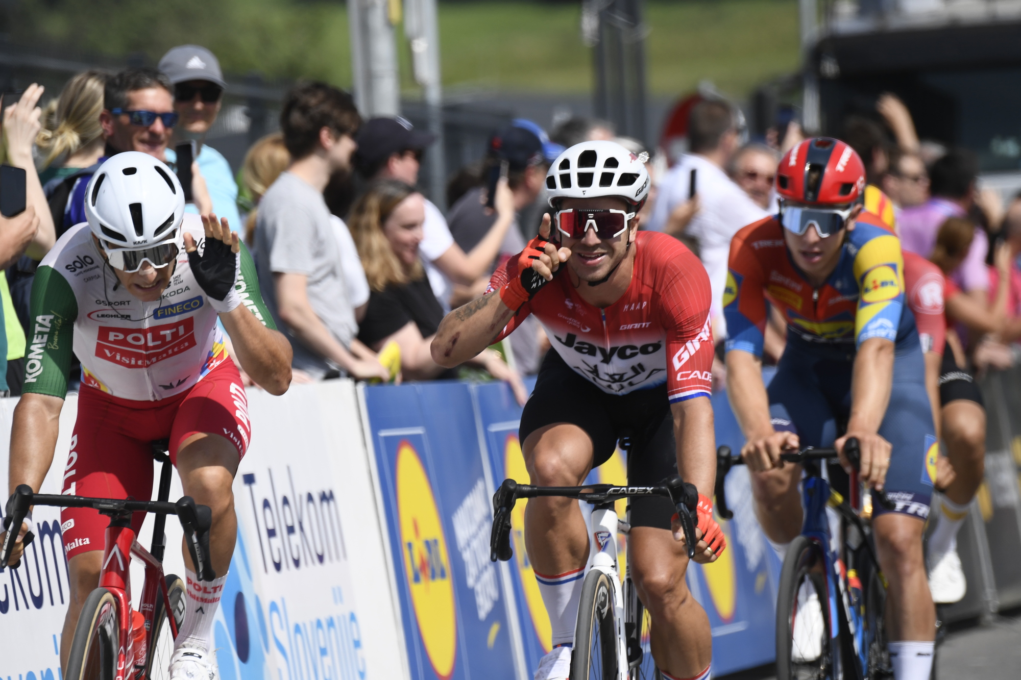 Giro di Slovenia 2025, la soddisfazione di Dylan Groenewegen: "Oggi abbiamo fatto un lavoro ...