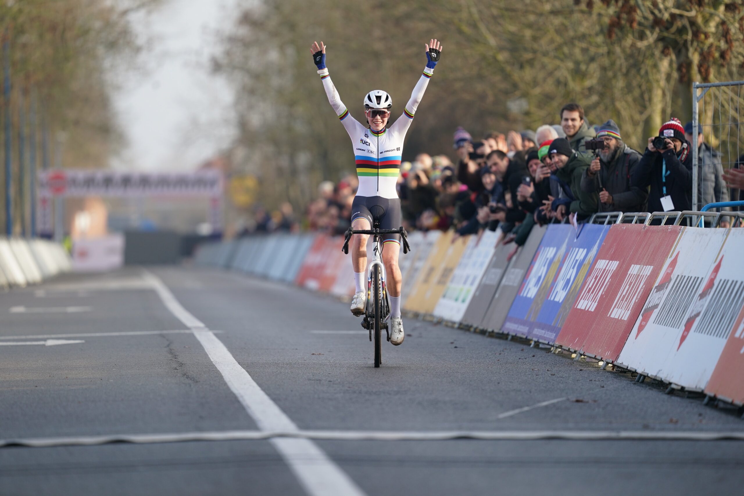 CDM Ciclocross, Lise Revol domina la gara Juniores di Koksijde - Quarta ...