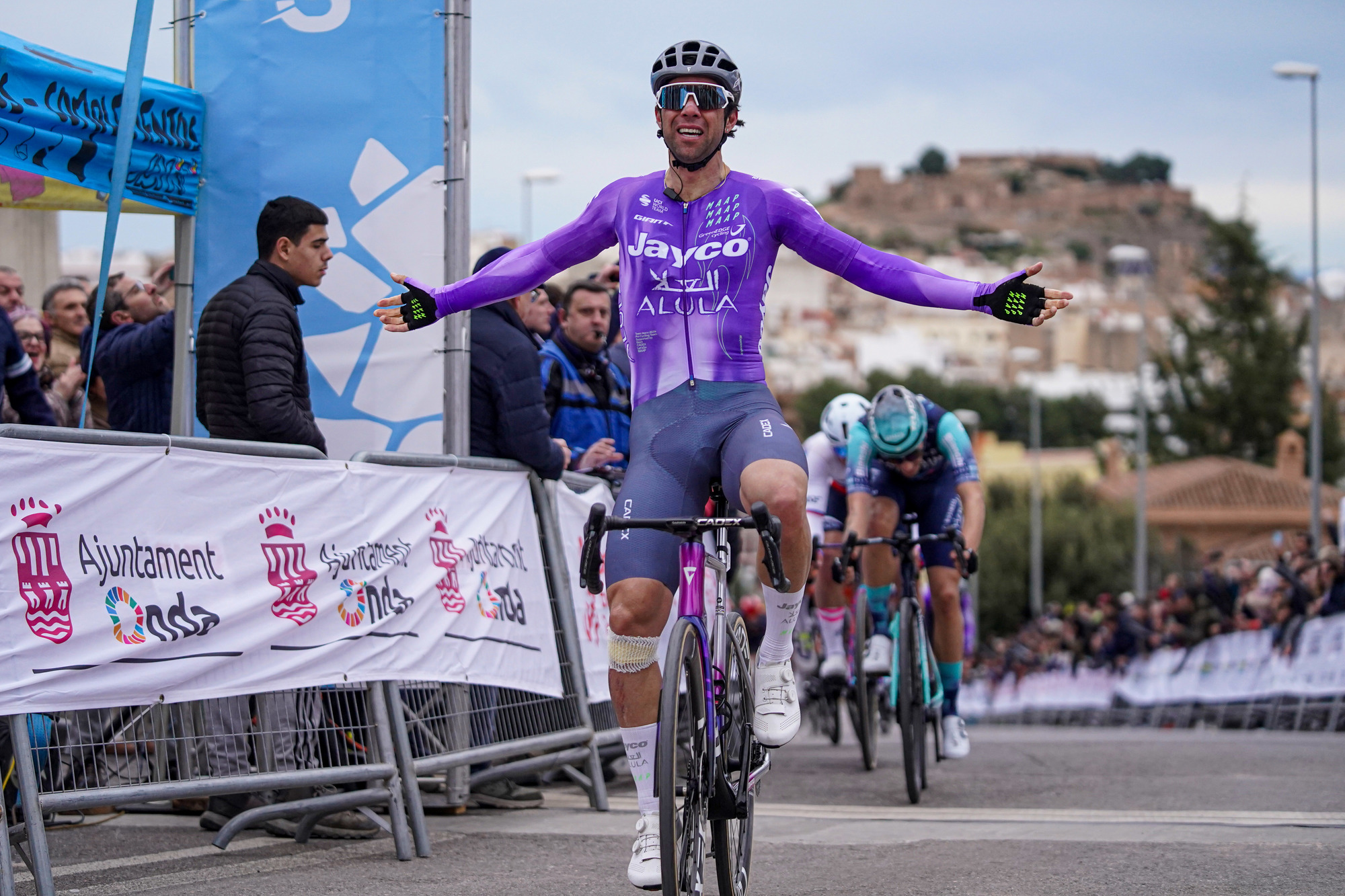 GP Castellón-Ruta de la Cerámica 2026, la gioia del vincitore Michael ...