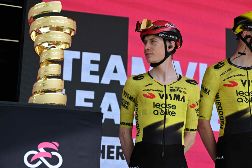 Giro d'Italia 2026, Jonas Vingegaard vede Afonso Eulalio ancora in rosa ...