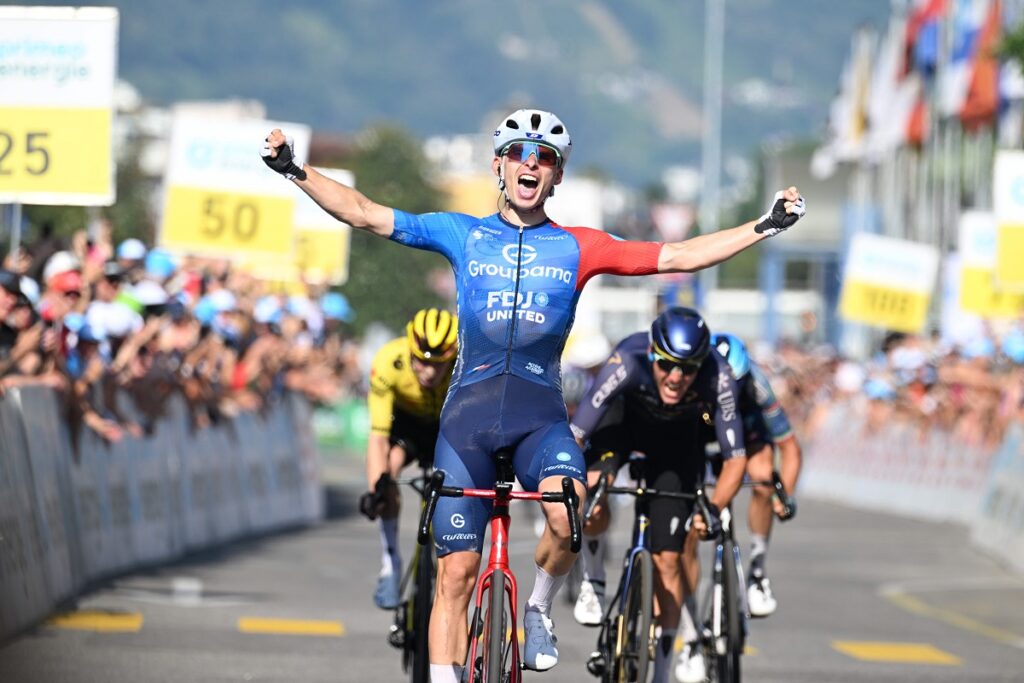 Giro di Svizzera 2026, la fuga va e Romain Grégoire esulta a Locarno, 4 ...